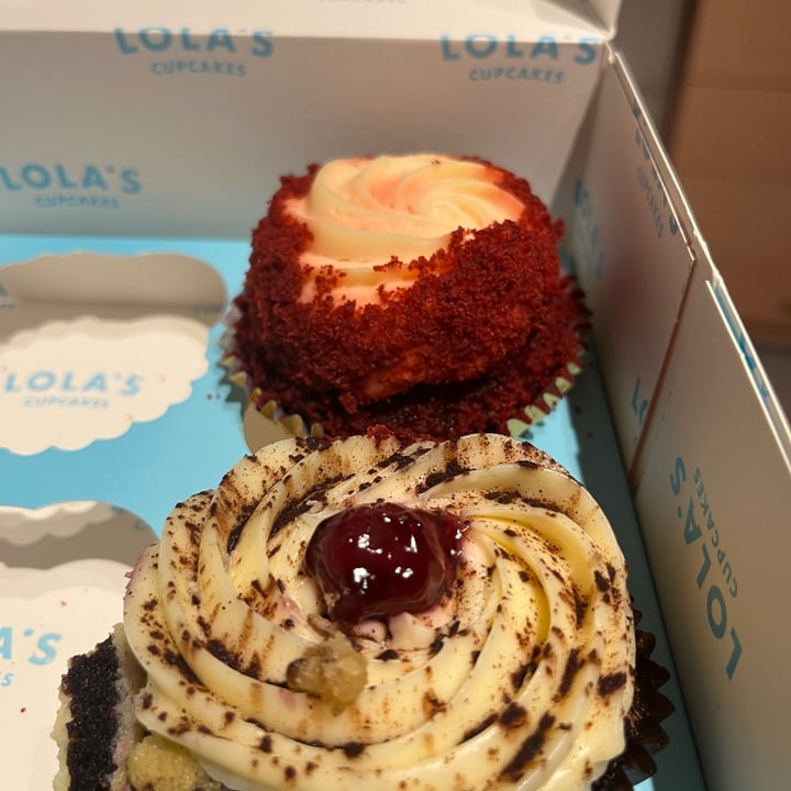 Lola's Cupcakes Liverpool Street United Kingdom Vegan Red Velvet Review ...