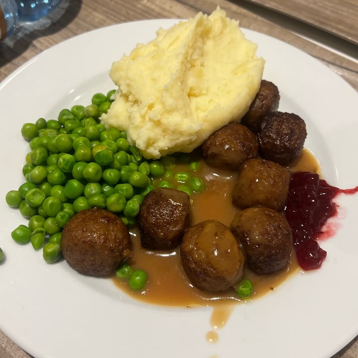 IKEA Turin Italy Piatto vegetariano Review | abillion
