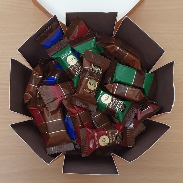 Petit Chocolat: A Fine Selection Of Dark Chocolate from J.D Gross ...