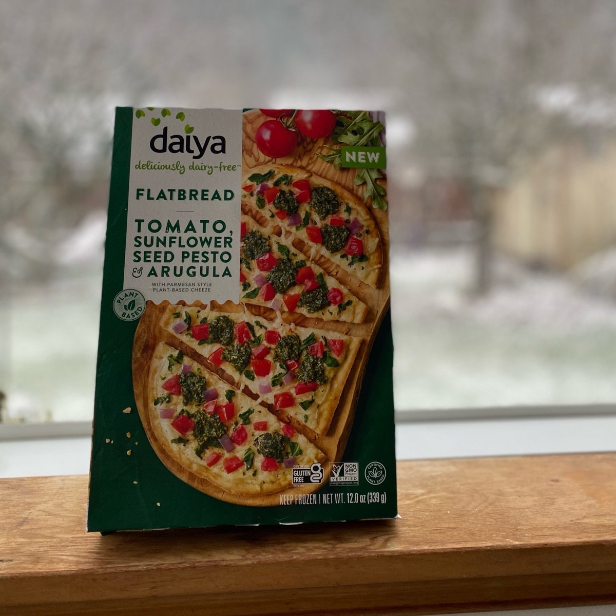 Flatbread tomato, sunflower seed pesto & arugula from Daiya - Vegan ...