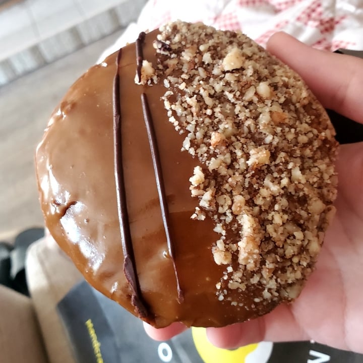 The Rolling Donut Ireland Vegan Coffee Walnut Donut Review | abillion