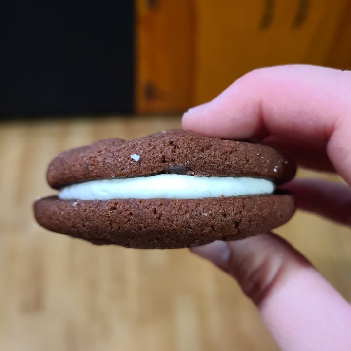 Divvies Brownie Cookie Sandwiches Review | abillion