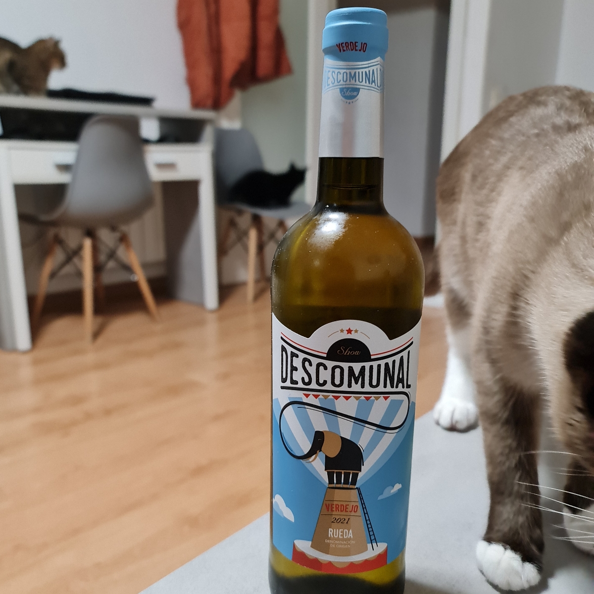 vino blanco from Descomunal - Vegan Product Reviews & Ratings | abillion