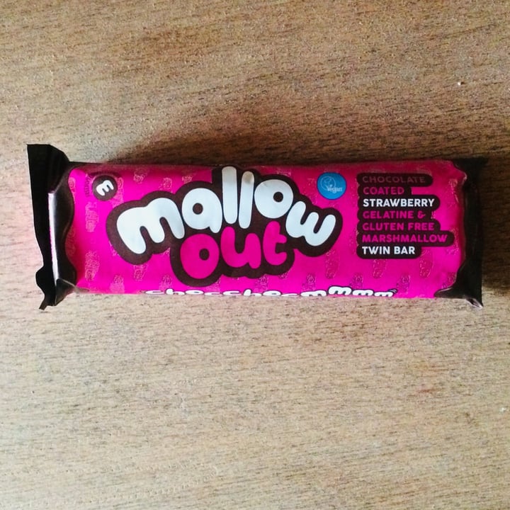 Mallow Out Strawberry Chocolate Coated Twin Bar Review | abillion