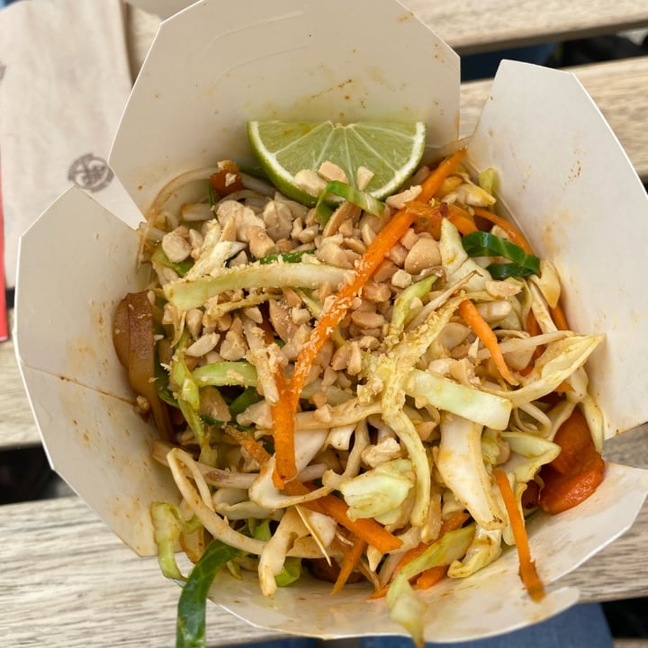 Curry & Co Torino, Italy Pad thai vegan Review | abillion