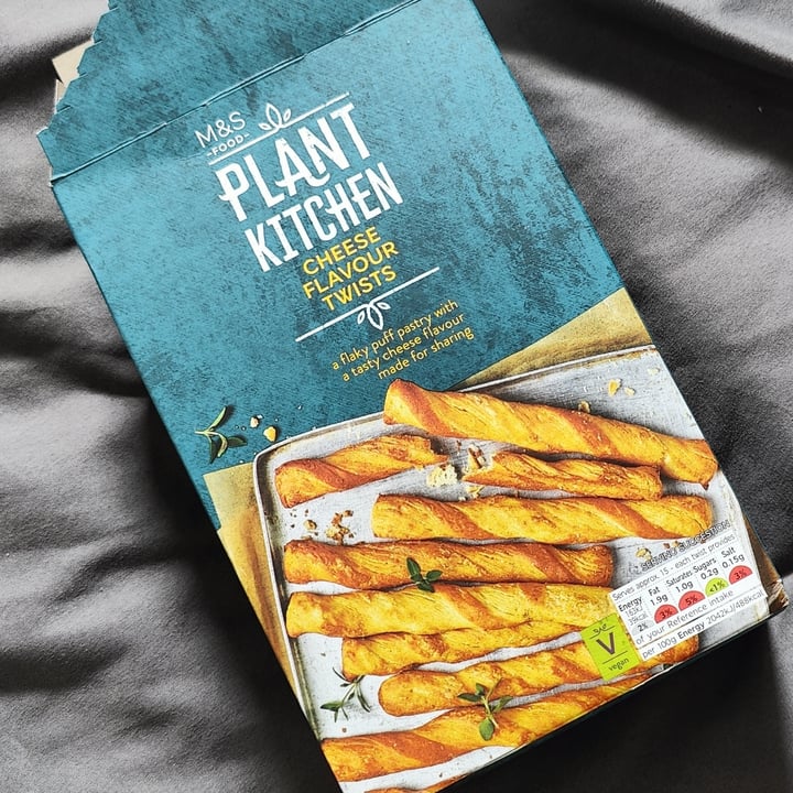 Plant Kitchen (M&S) Cheese flavour twists Review | abillion