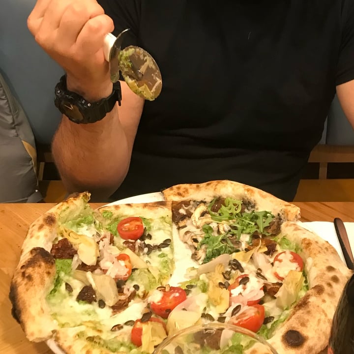 Square Bistro-Pizzeria-Cafe Ħal Qormi, Malta Contadino Pizza Review ...