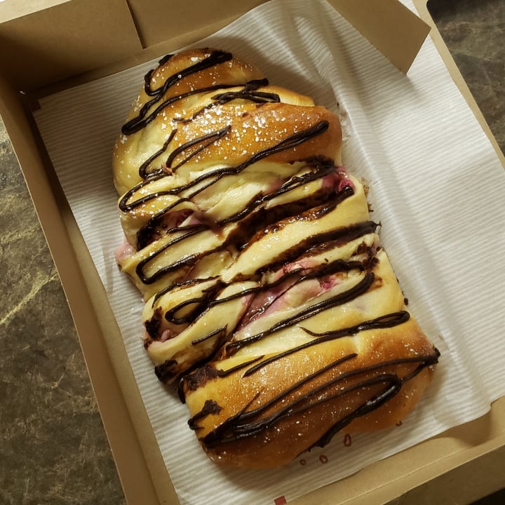 COBS Bread Bakery Barrie, Canada Raspberry & Custard Teatime Review ...