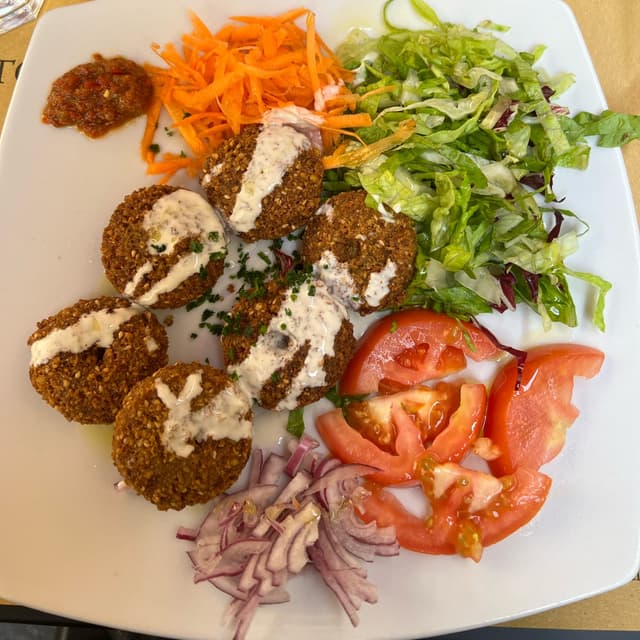 piatto falafel at Al Madina specialità Mediorientali Pisa - Review by ...