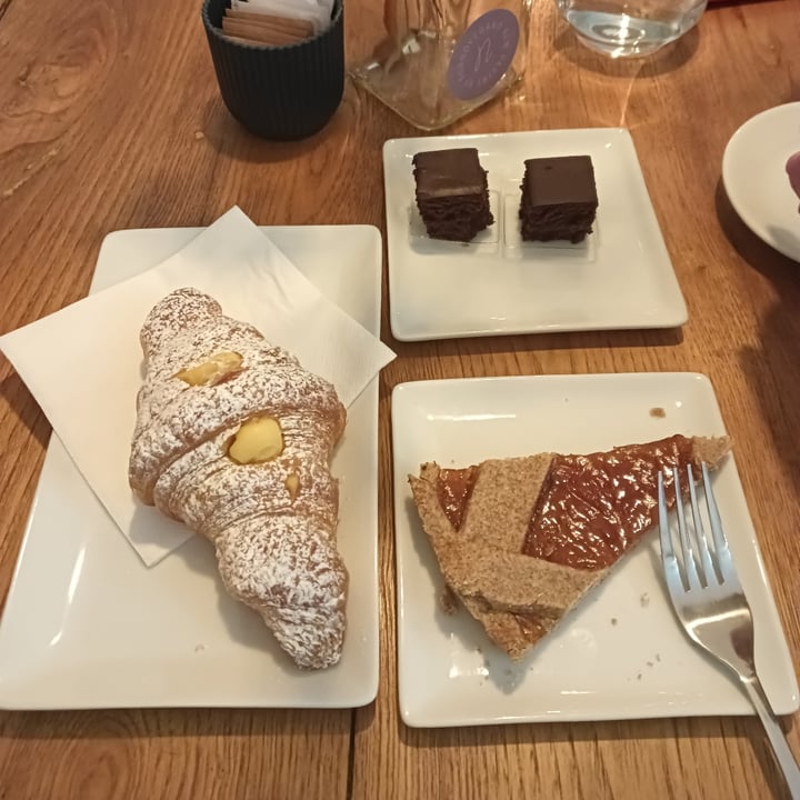 Pasticceria Nepà Milano, Italy Cornetto Alla Crema Review | abillion