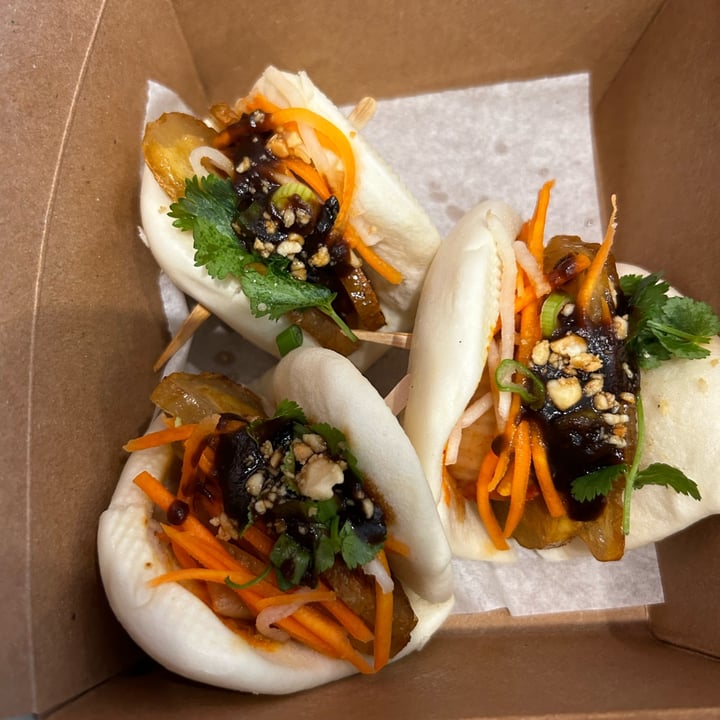 V Revolution Englewood, United States Pulled Pork Baos Review | abillion