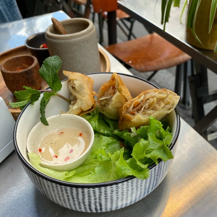 Funky Bā / Mam Thai Paris, France thai vegan roll Review | abillion
