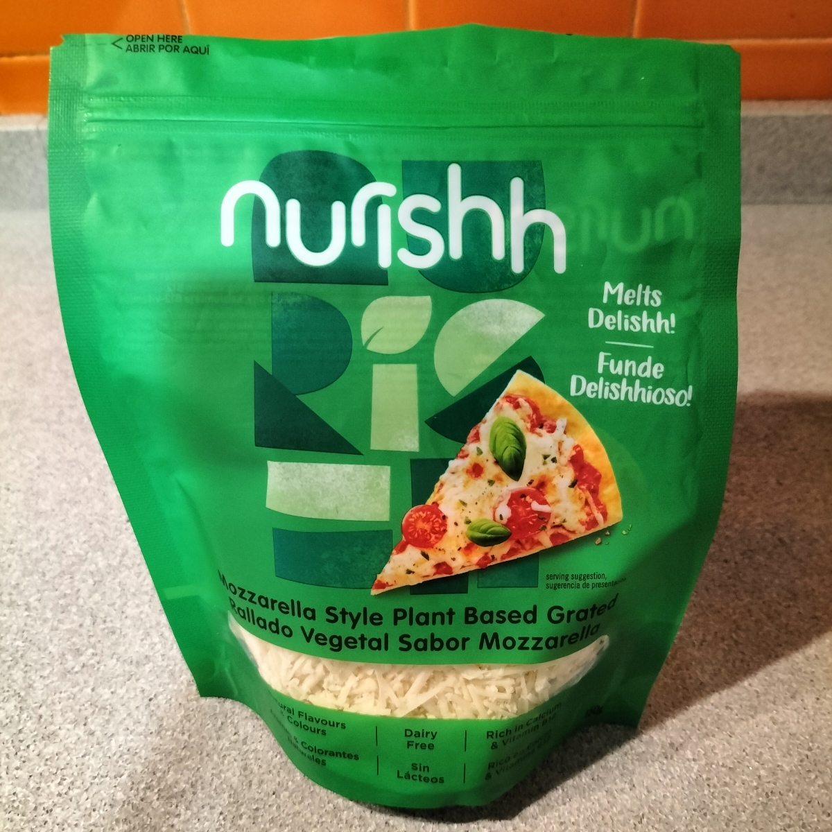 le râpé végétal saveur mozzarella from Nurishh - Vegan Product Reviews ...