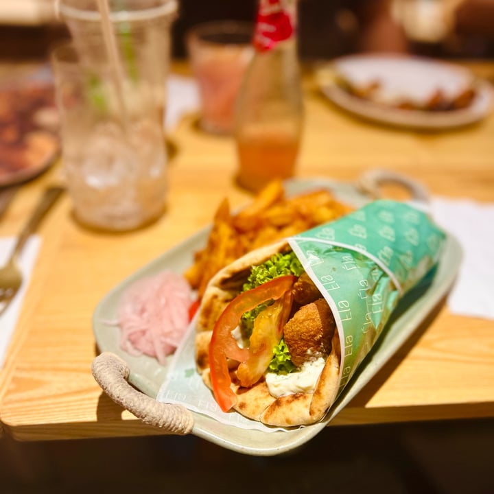 Éla Bukit Batok, Singapore Plant-Based ‘Chicken’ Wrap Review | abillion
