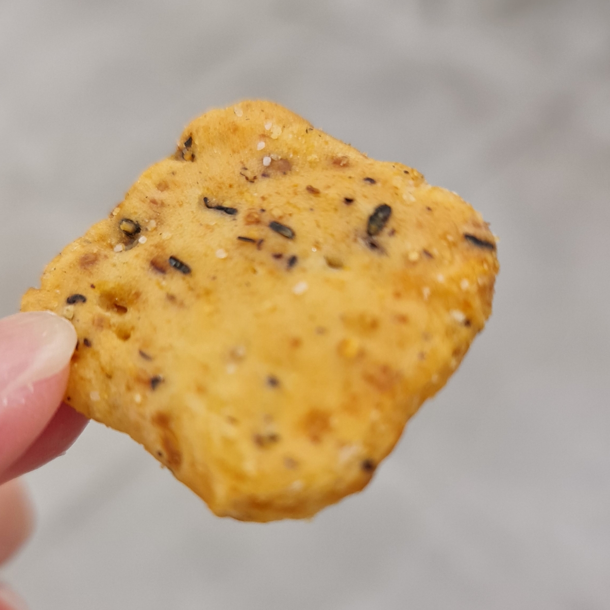 Topvalu Baked Multigrain Rice Crackers (Sea Salt) Review | abillion