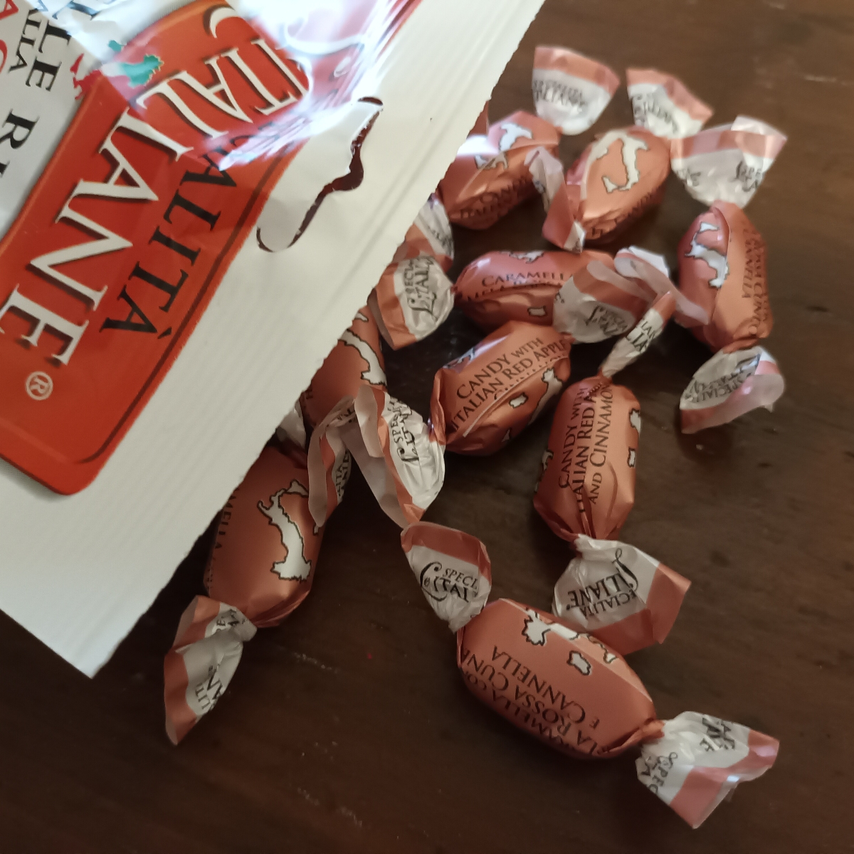 Caramelle ripiene alla mela rossa di Cuneo igp from Le specialità ...