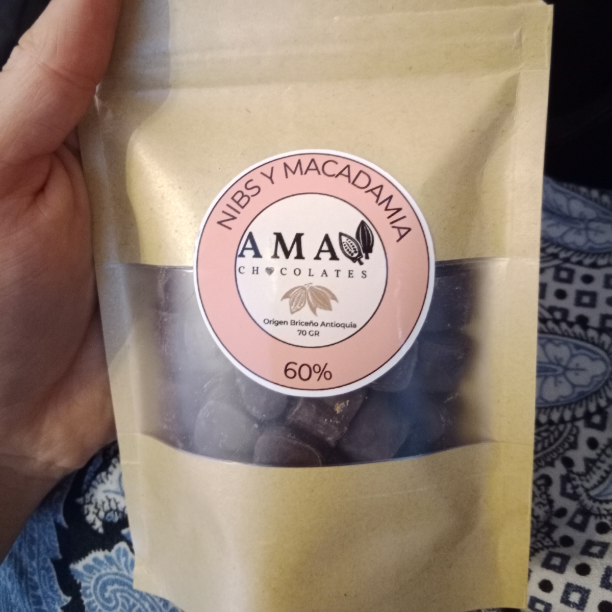 Chocolates corazón macadamia from Ama chocolates - Vegan Product ...