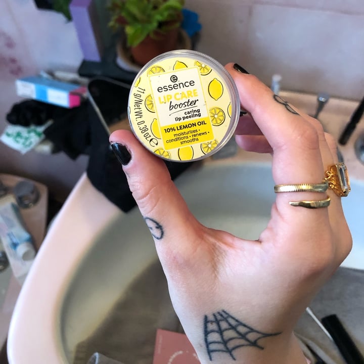 Essence scrub Review | abillion