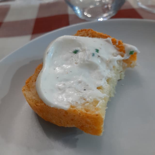 Pan De Papas Con Alioli Con Anchoas Con Aceite De Pimientos Ahumados ...