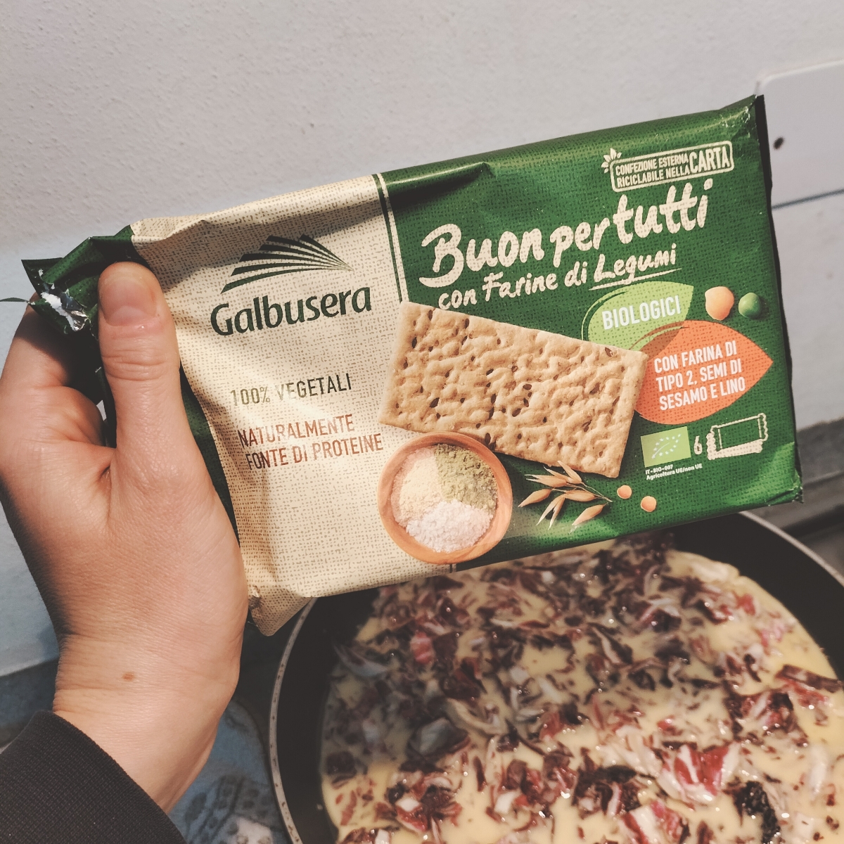 Cracker biologici con farine di legumi, semi di sesamo e lino from ...