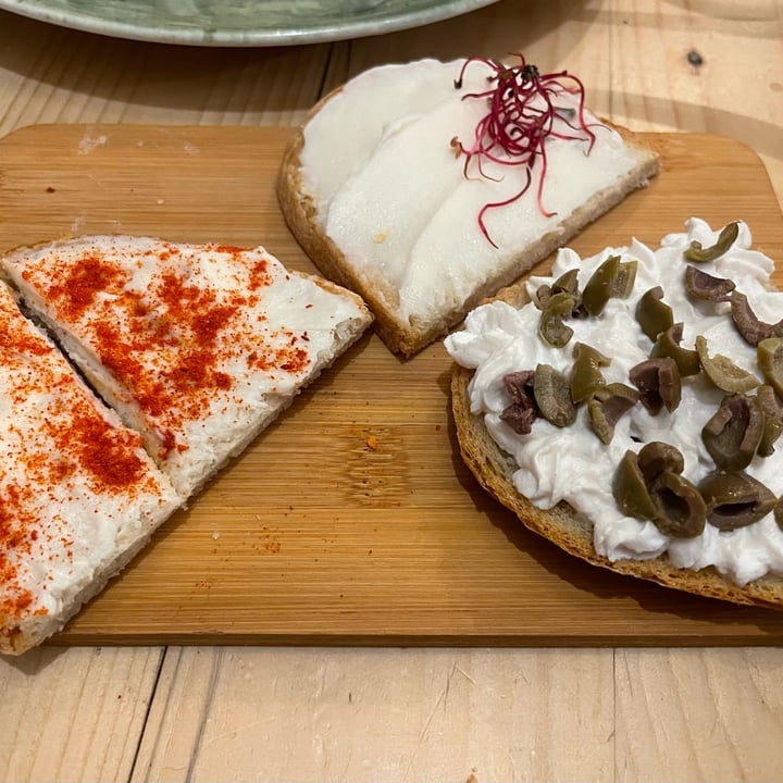 ...IDEM CON PATATE Torino, Italy Degustazione formaggi vegan Review ...