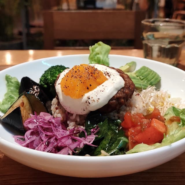 Vegan Loco Moco at Mr. FARMER 新宿ミロード店 - Review by @vegancandyland ...