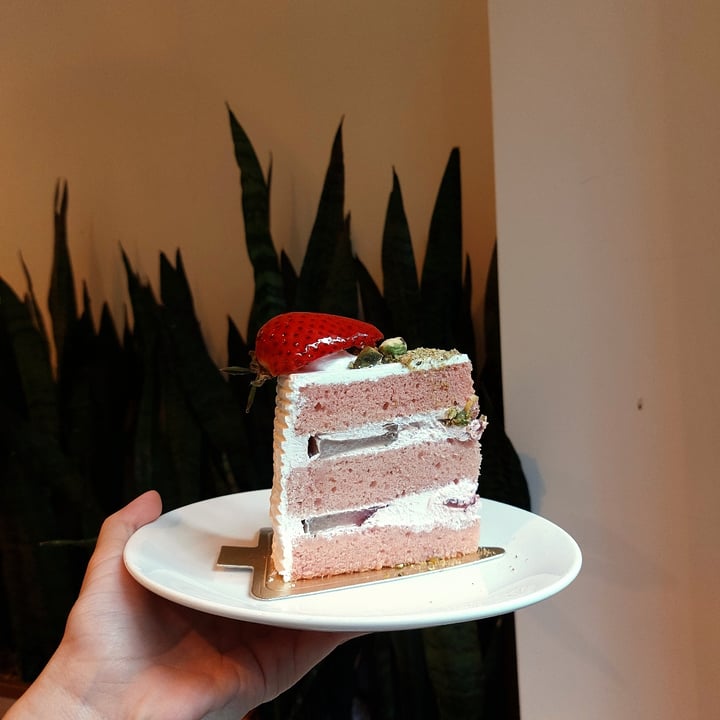 Privé Botanic Gardens Tanglin, Singapore Strawberry Shortcake (Slice ...