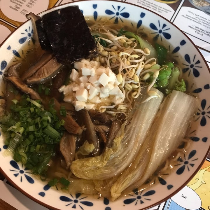 Oji Ramen Alwarpet, Chennai, India Shoyu Vegetable Ramen Review | abillion