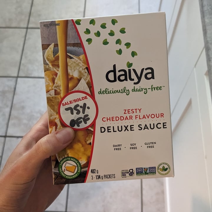 Daiya Zesty Cheddar Style Deluxe Cheeeze Sauce Review | abillion