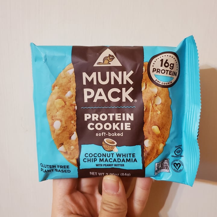 Munk Pack Munk Pack Coconut White Chip Macadamia Protein Cookie Review ...