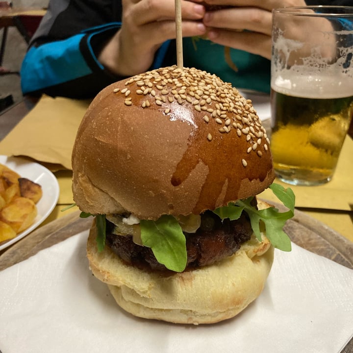 Bloom Mezzago, Italy straight edge burger Review | abillion