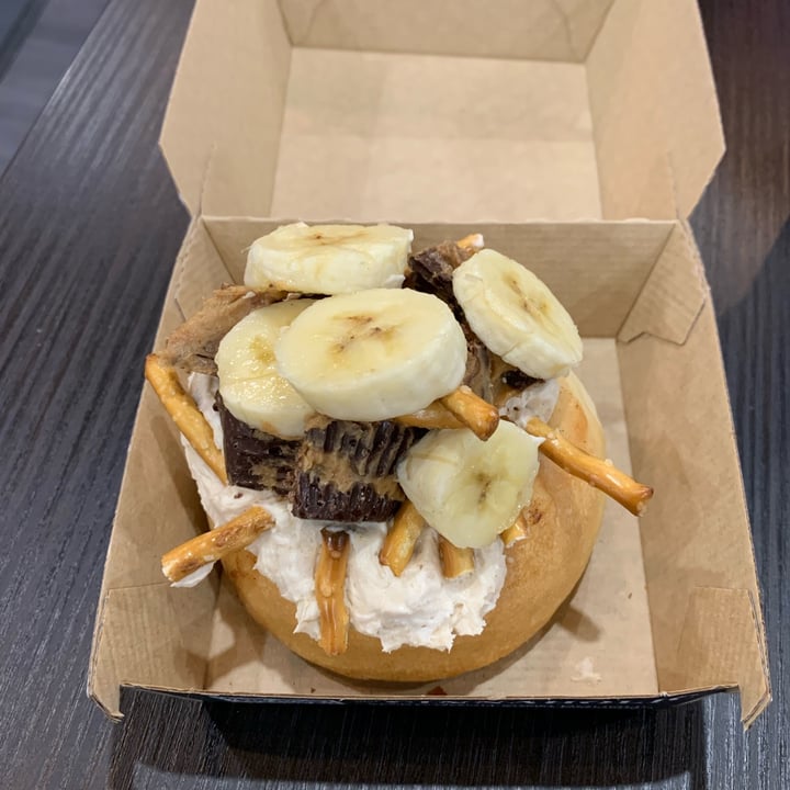 Cinnaholic Old Toronto, Toronto, Canada Shake Rattle & Roll Cinnamon ...