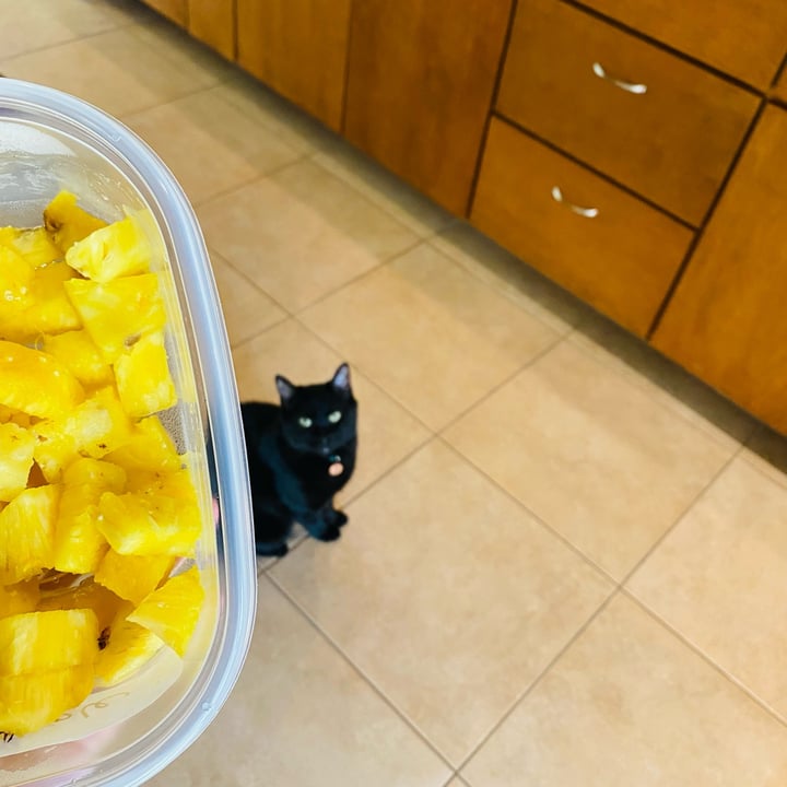 Fyffes Super Sweet Gold Pineapple Review | abillion