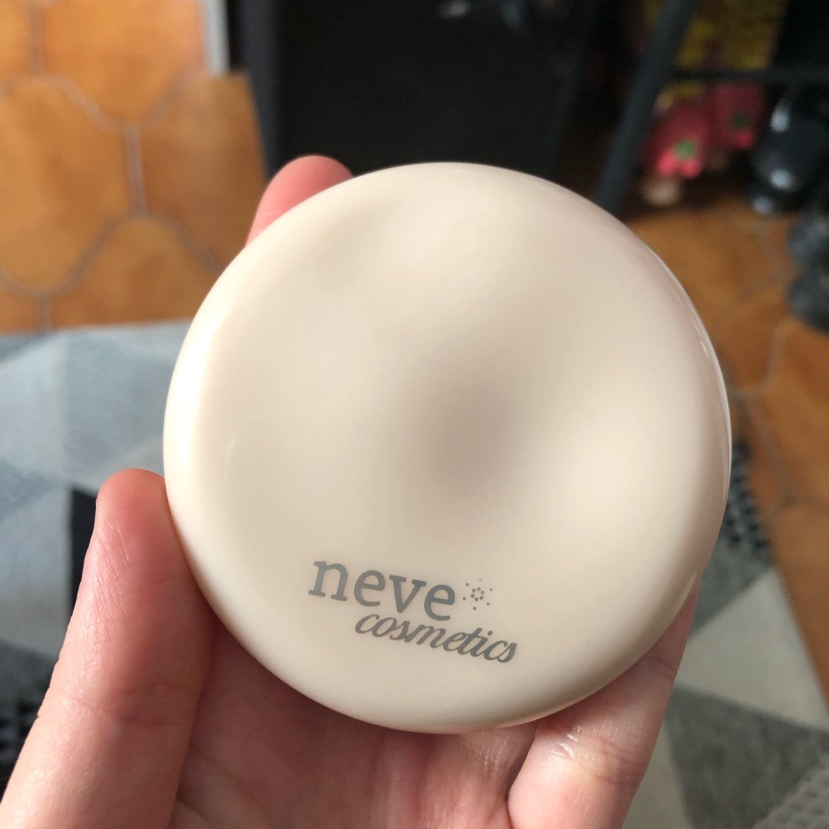 Cipria Flat Perfection Drama Matte at Neve Cosmetics - Review by ...