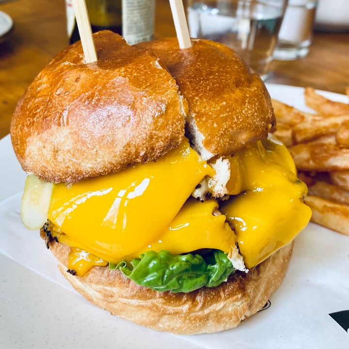 Love Handle Ann Siang Hill, Outram, Singapore Double Cheese Burguer ...