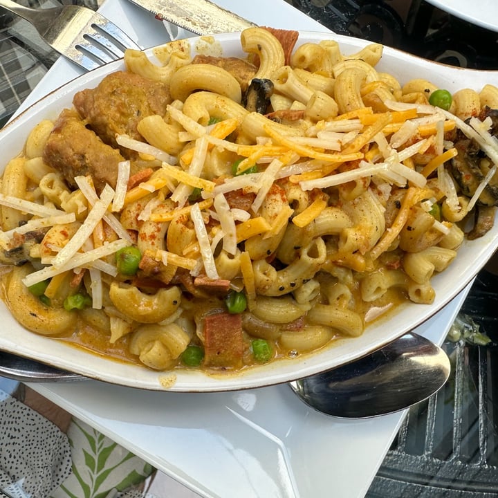 Plantitude Ladysmith, Canada Smokie Mac & Cheese With Bacun Review ...