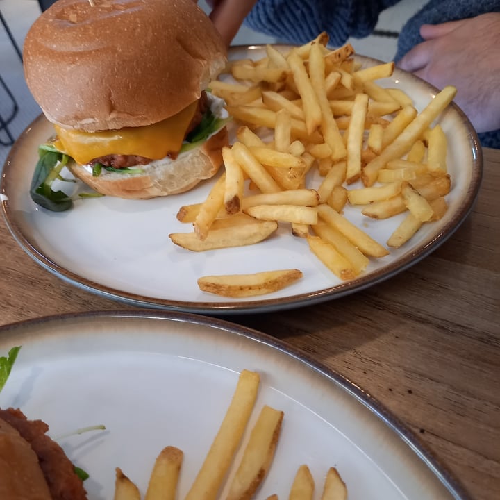 Pray for Burger Milano, Italy Beef burger Review | abillion