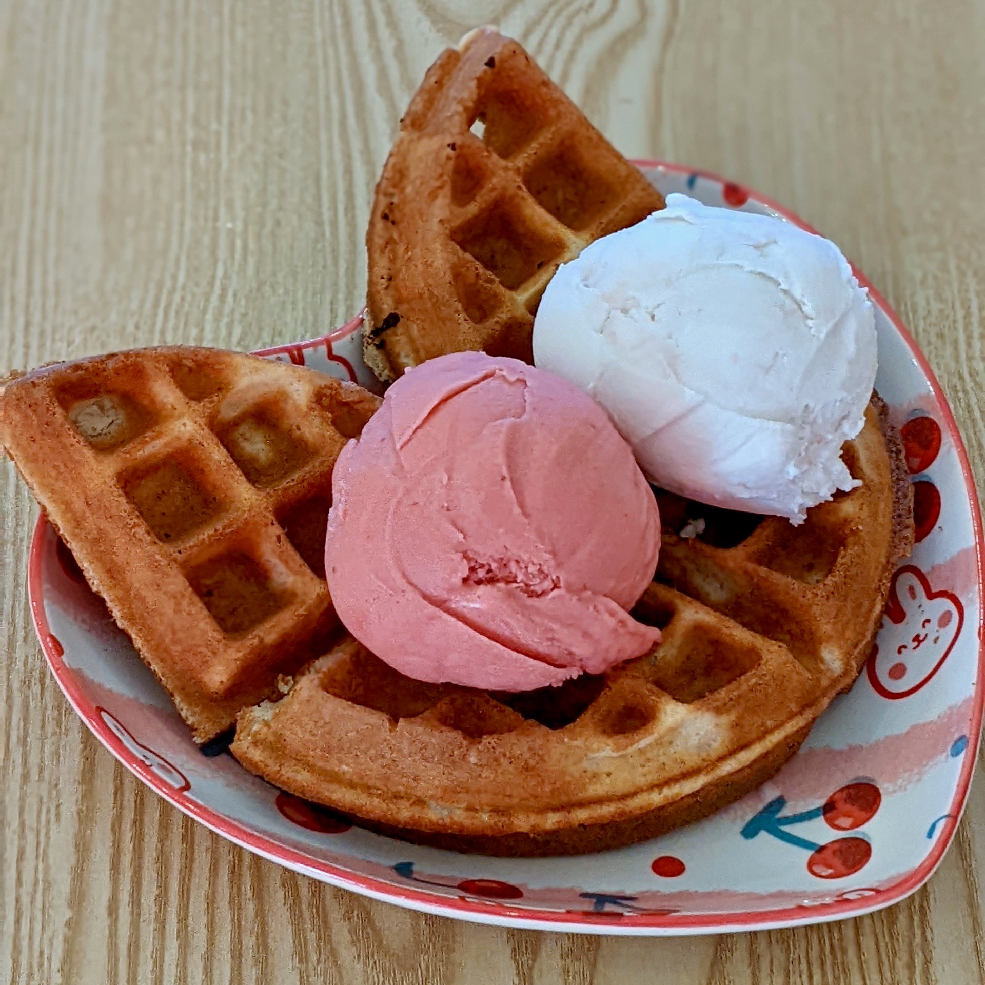 Heartbreak Melts Ice Cream Cafe Good Ol' Strawberry Reviews | abillion