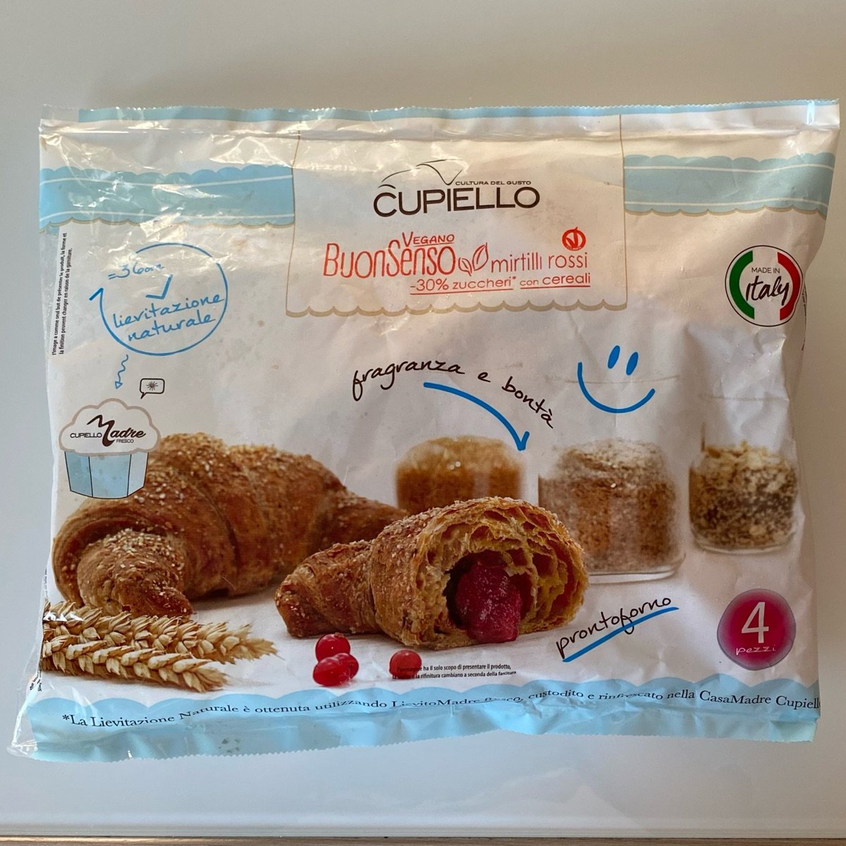 Cornetto vegan ai mirtilli rossi from Cupiello - Vegan Product Reviews ...