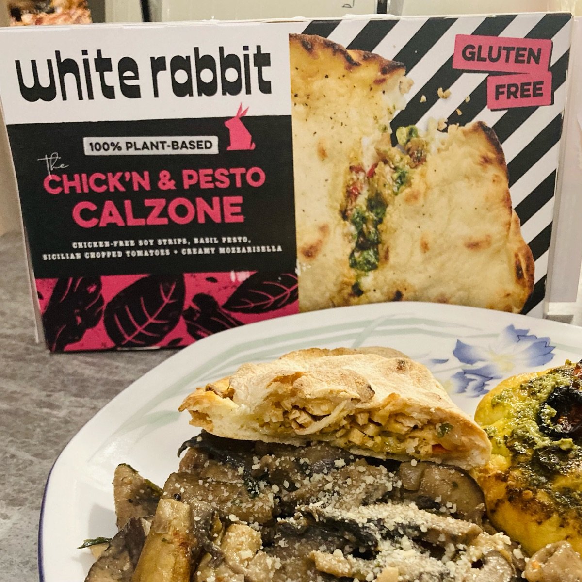 Chick'n & Pesto Calzone from The White Rabbit - Vegan Product Reviews ...