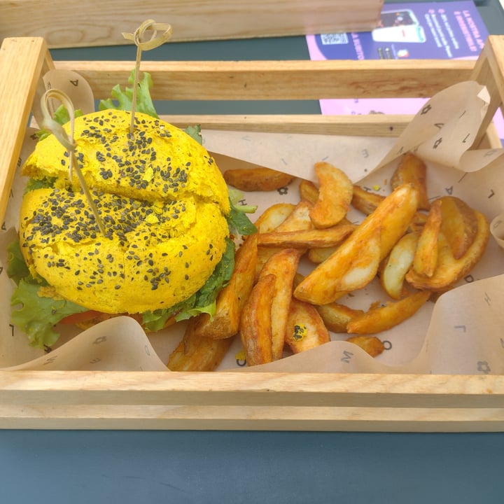Flower Burger Milano, Italy Spicy Cecio Review | abillion