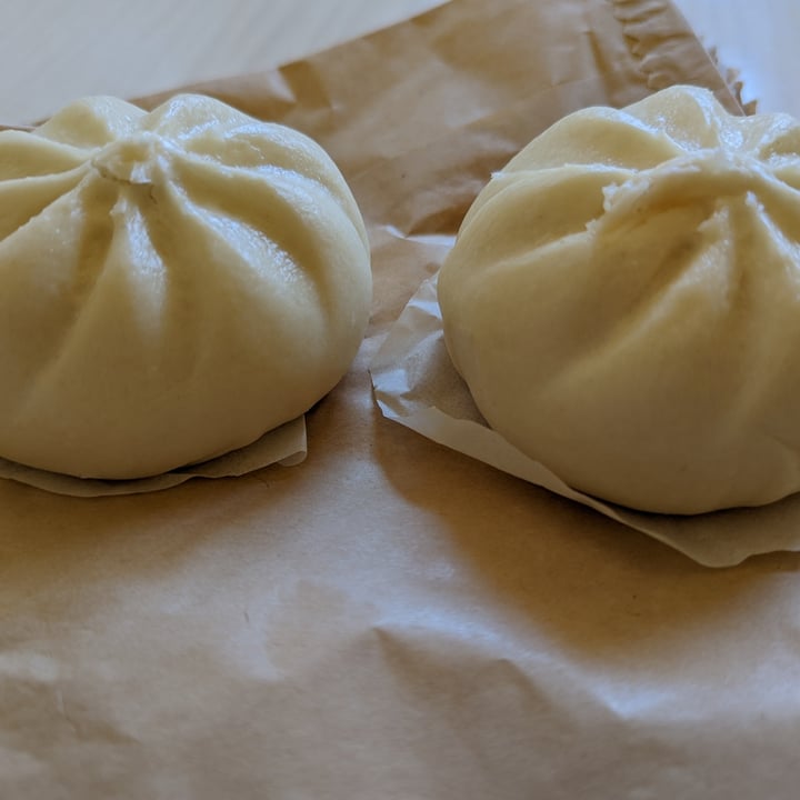 Luke's Bakery Moonee Ponds, Australia Vegan Bun Review | abillion