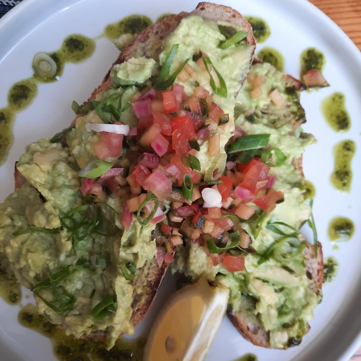 Café Charles De Waterkant, Cape Town, South Africa Smashed Avo Review ...