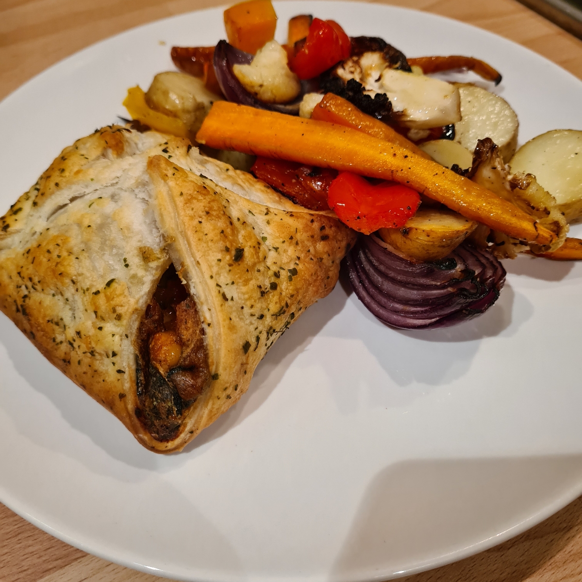 ALDI Specially Selected Butternut Squash And Chickpea Pastry Parcels ...