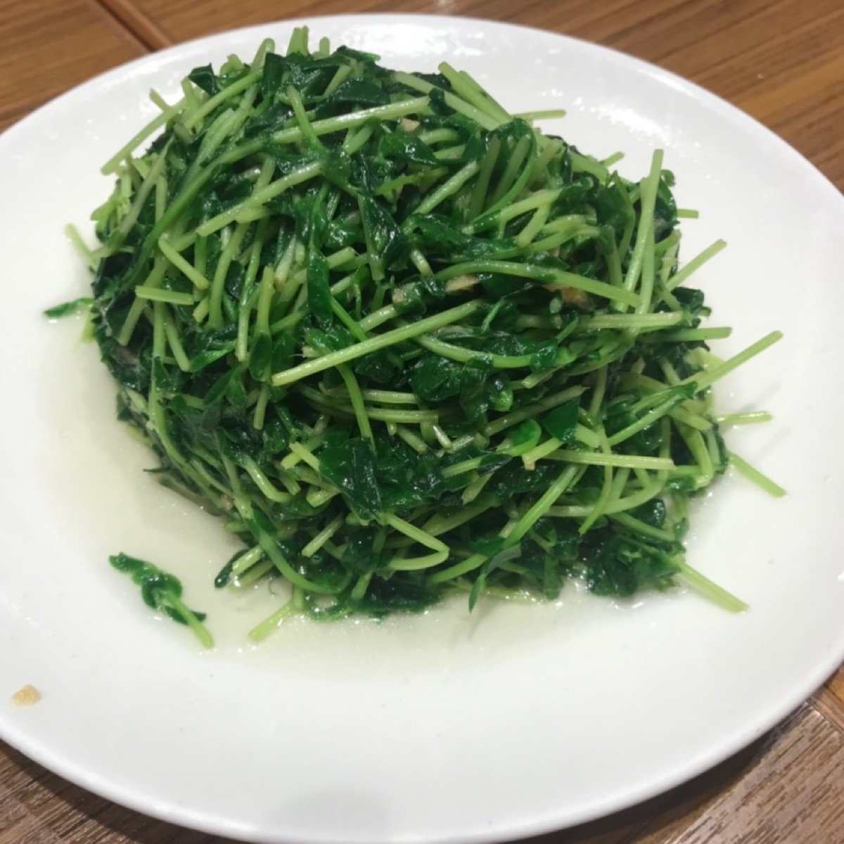 Stir-Fried Dou Miao with Garlic at Din Tai Fung, Singapore - Vegan Dish ...