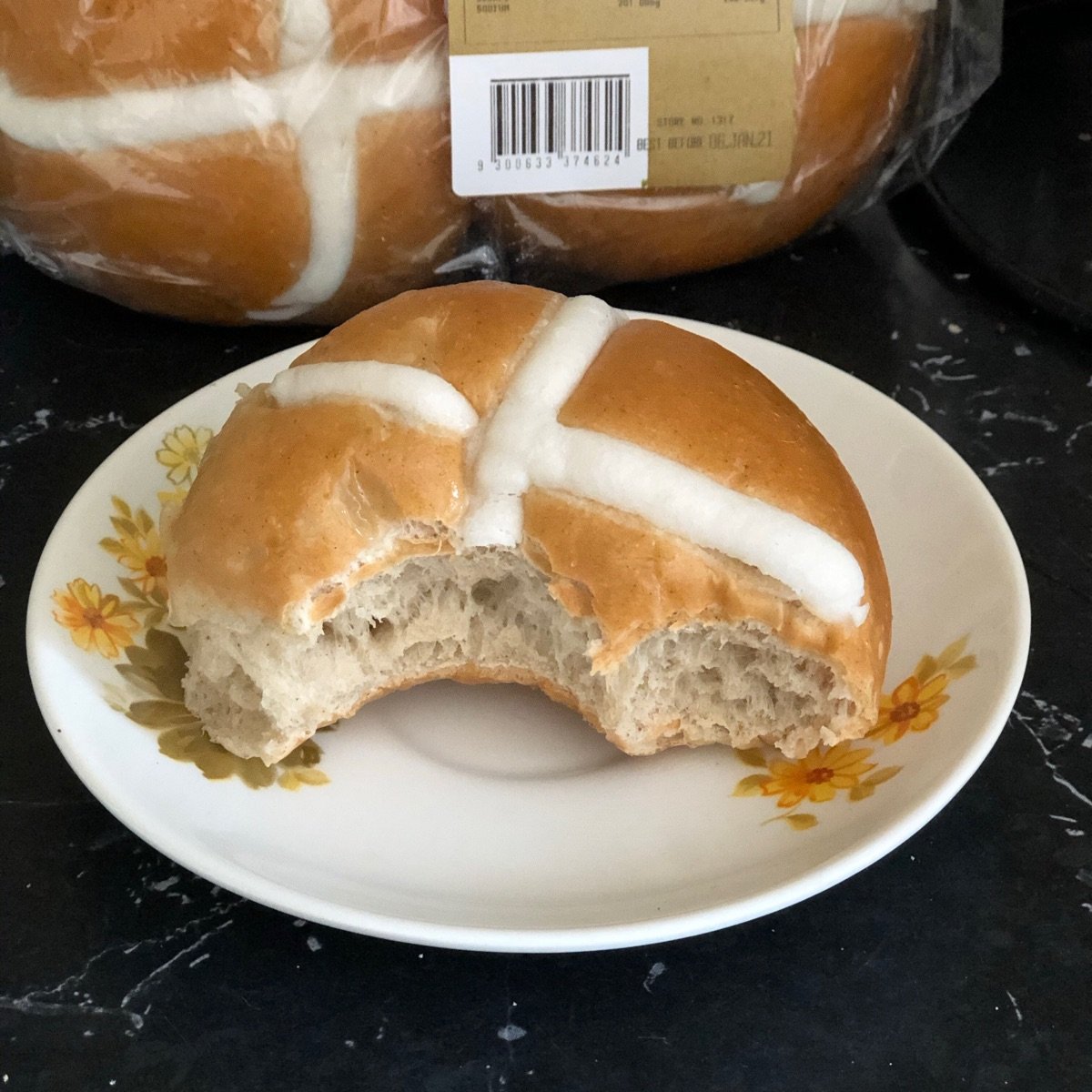 Fruitless Hot Cross Buns from Woolworths (Australia) - Vegan Product ...