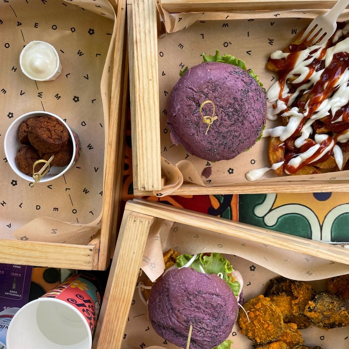 Flower Burger Rimini, Italy Flower Burger Con Melanzane, Purple Cheesy ...