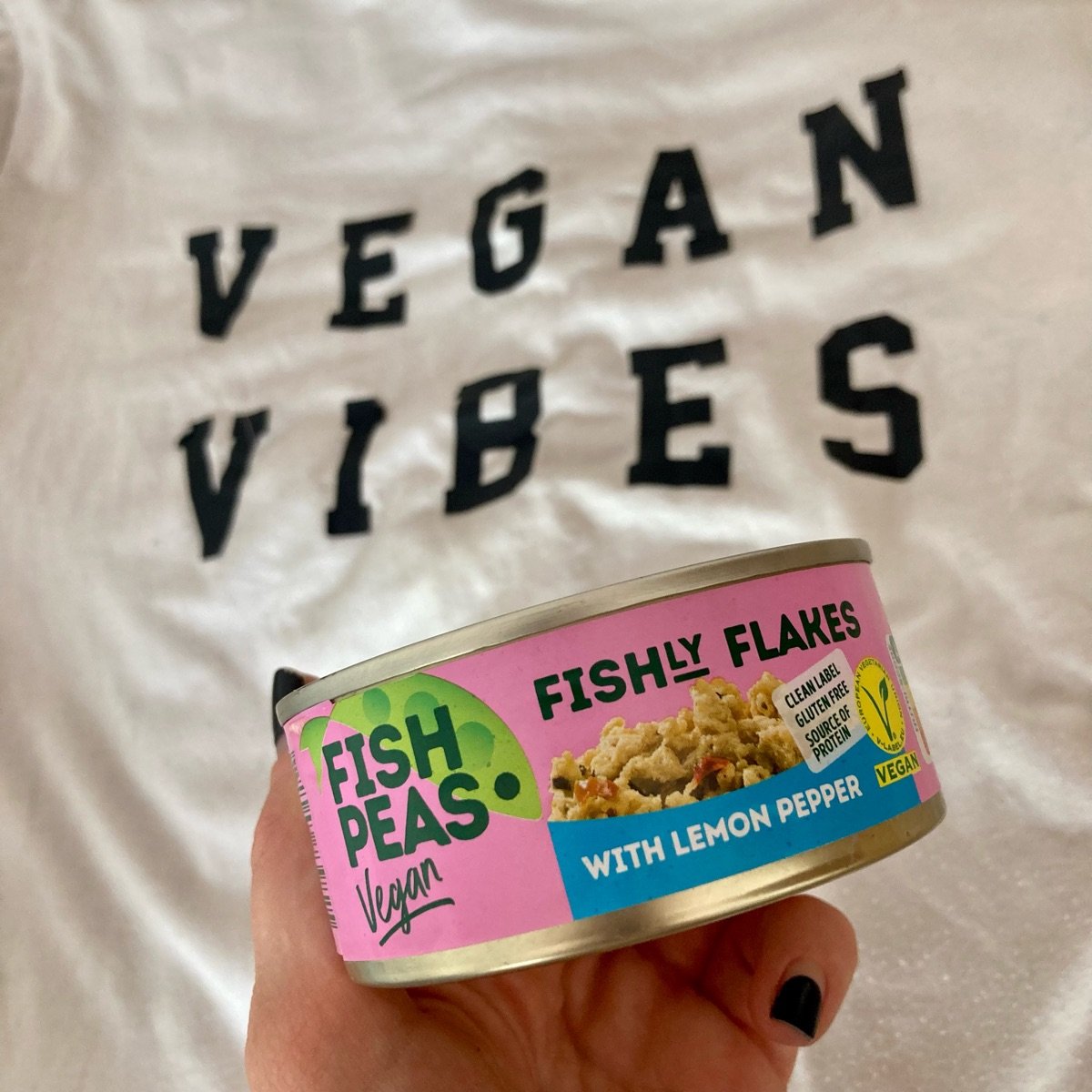 Fishly Flakes with Lemon Pepper from fish peas - Vegan Product Reviews ...