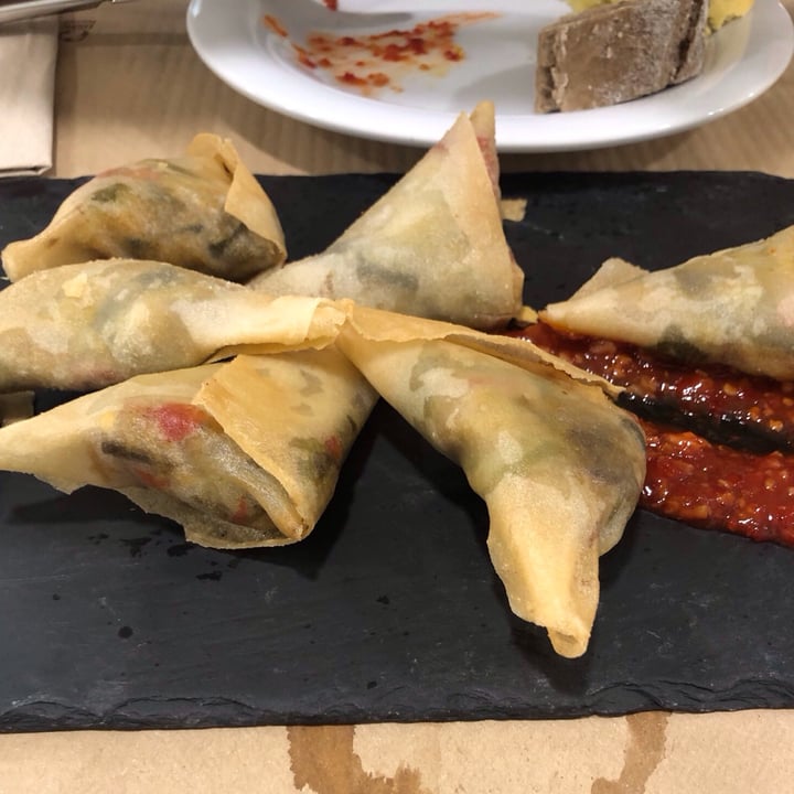 Km. O Donostia, Spain Samosas de verduras al curry Review | abillion