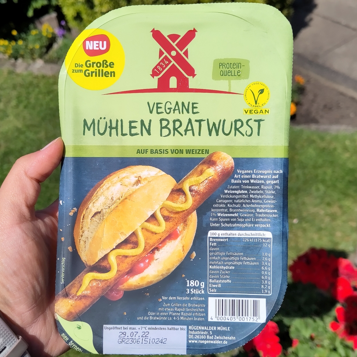 Vegane Mühlen Bratwurst - Die Große zum Grillen from Rügenwalder Mühle ...